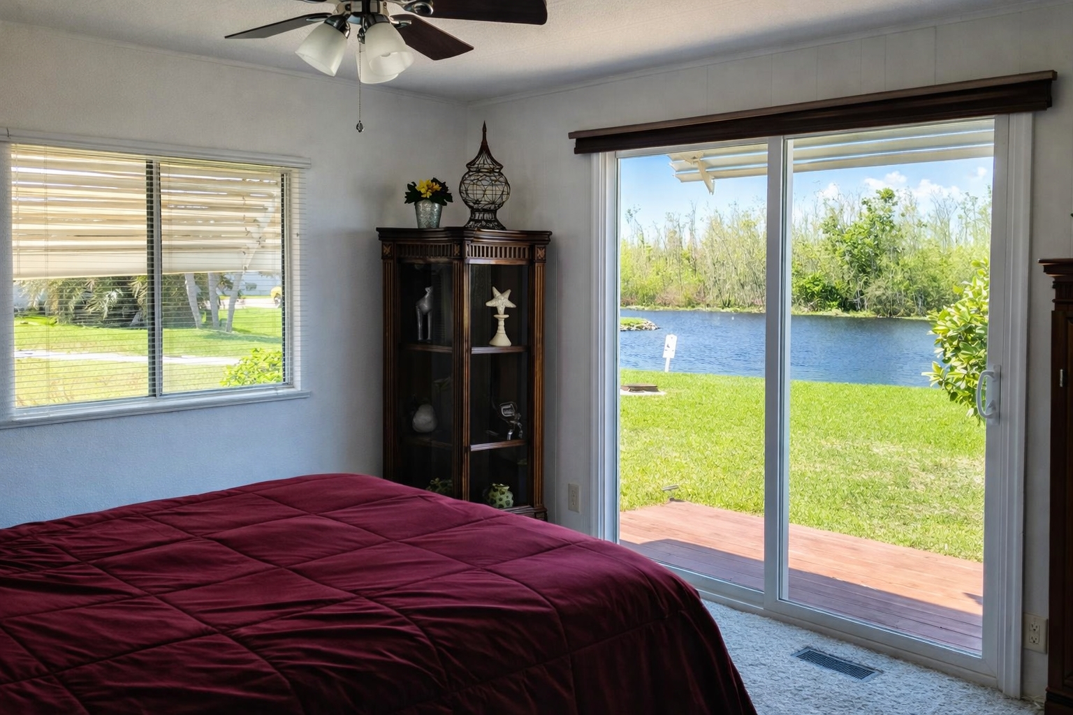 Lakefront Retreat • Patio + Grill • Pet Friendly - Leesburg, FL