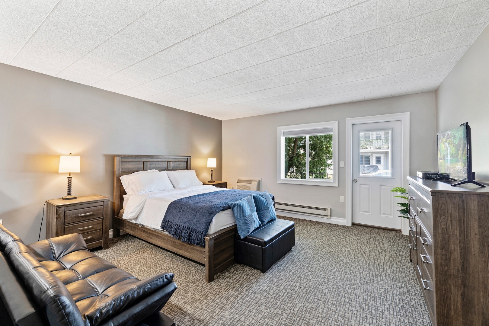 Private Porch And Full Kitchen Amenities - Inviting Spacious Oasis - Westchester County, NY