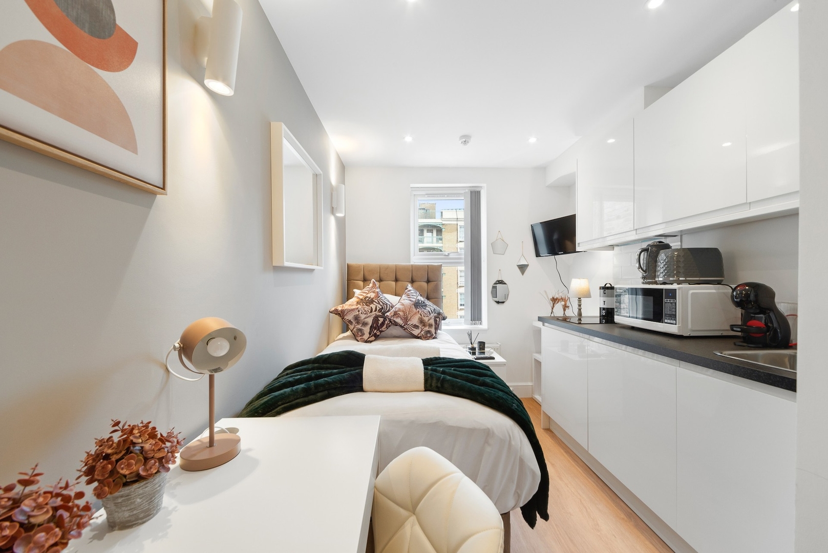 Tiny Studio In Very Central Location - Central London