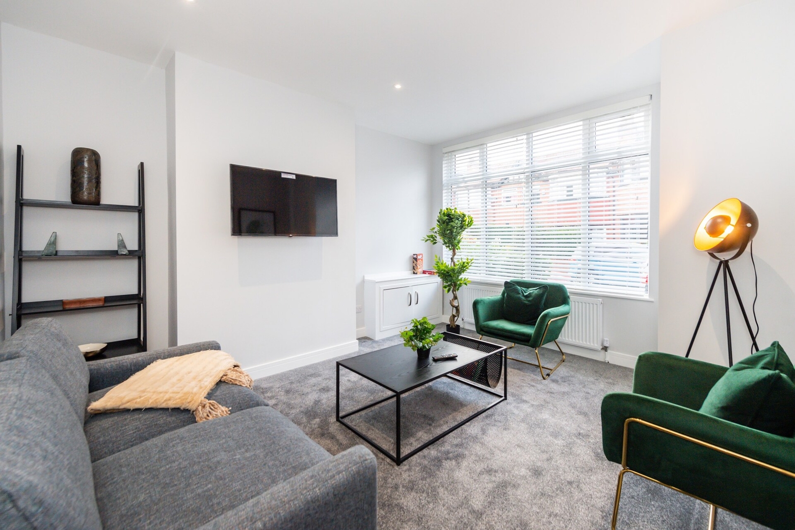 Cozy 3br Retreat Steps From Heaton Park Tram - Manchester