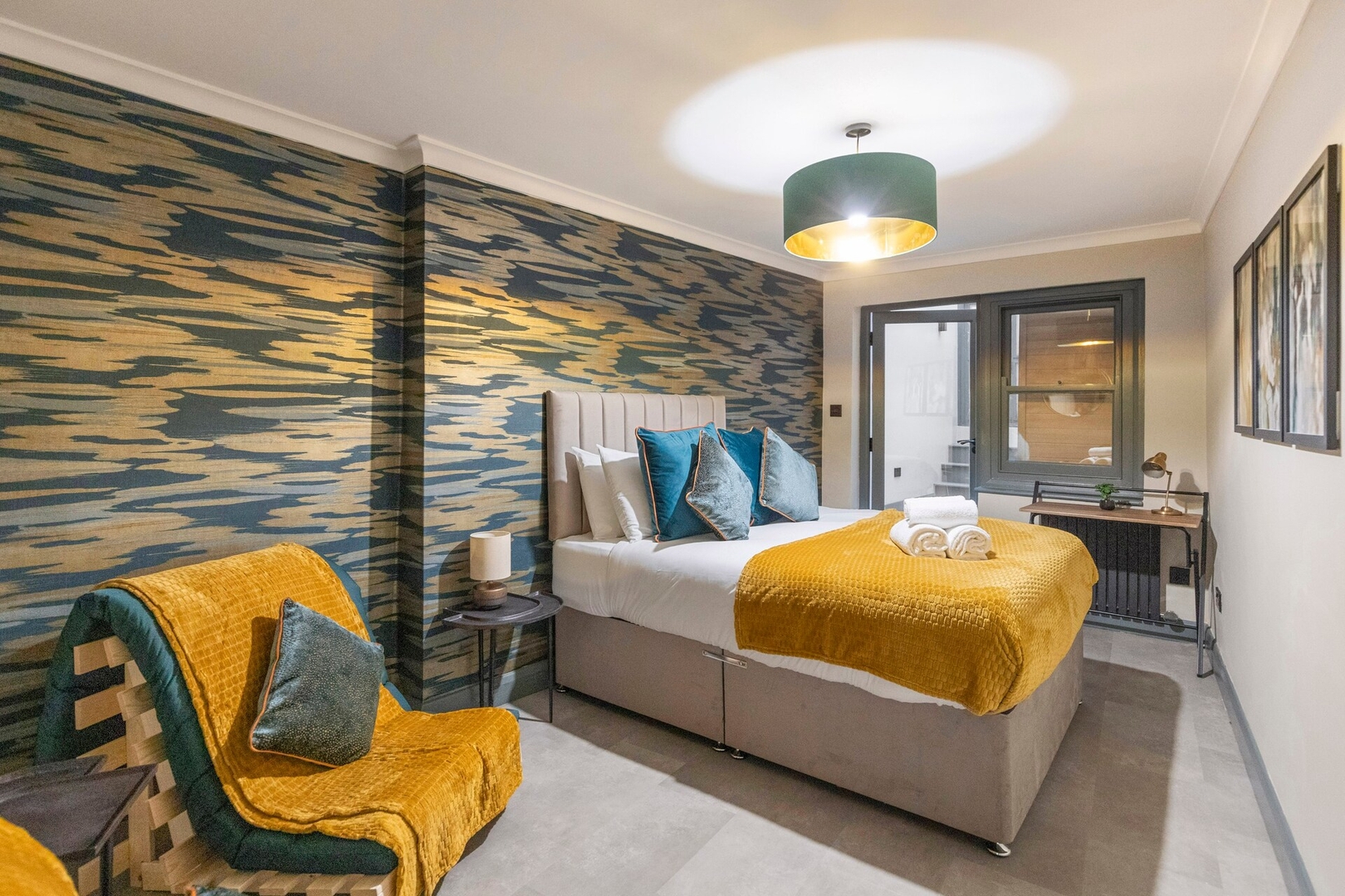 Modern & Funky 3-br Duplex With Games Room & Sauna - Hertfordshire