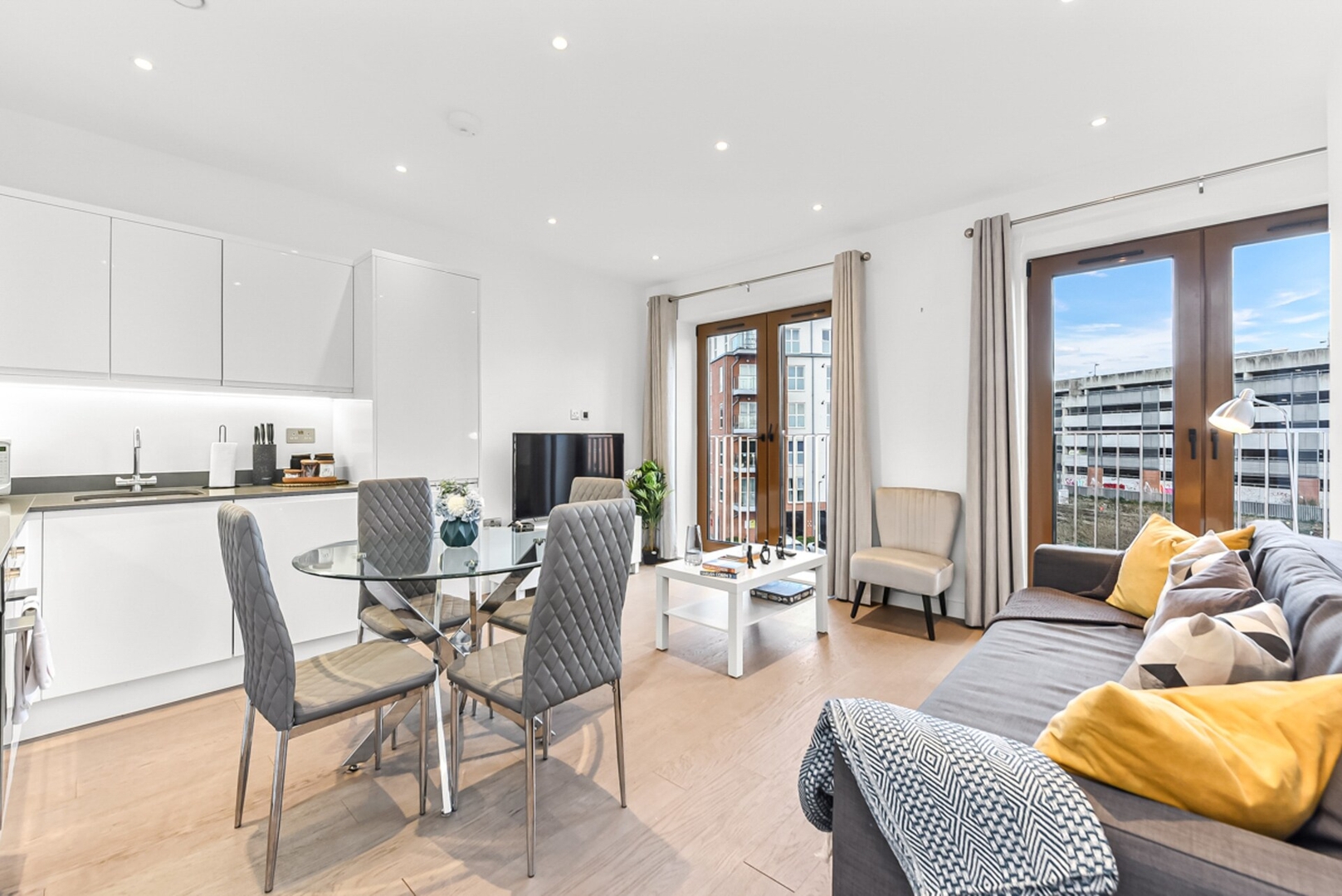 Chic Retreat - Balcony, En Suite, Historical Area - Saint Albans