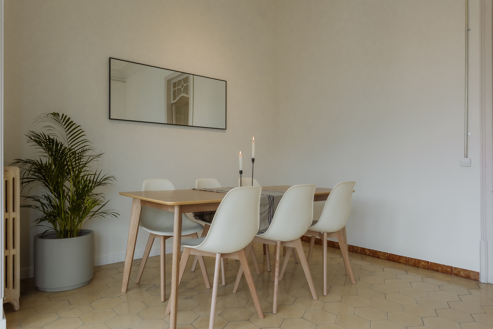 Room Tabriz, Barcelona, Gràcia, Spain - Badi Plus : Badi Plus