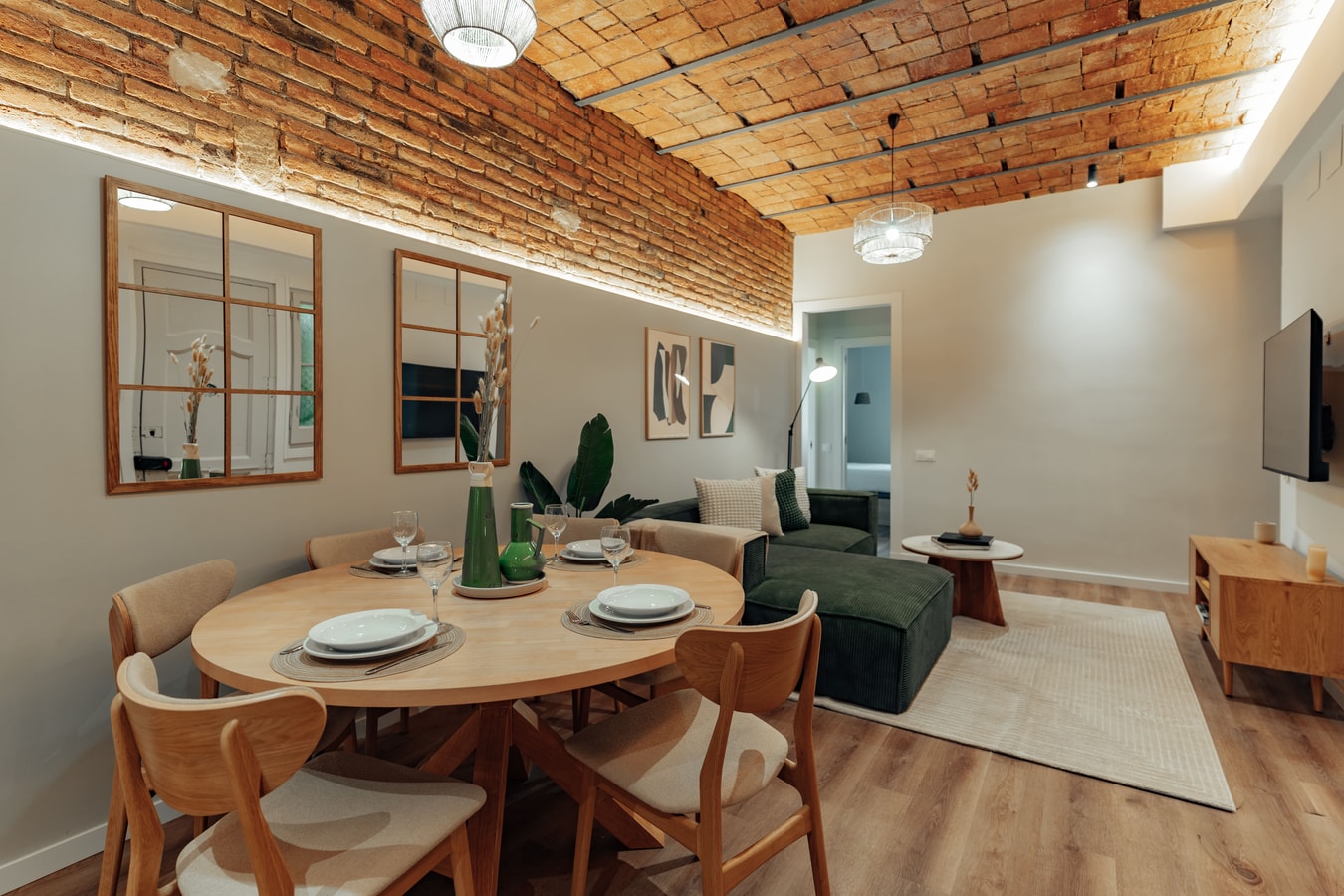 Badi Rooms – All-inclusive room rentals in artfully designed homes