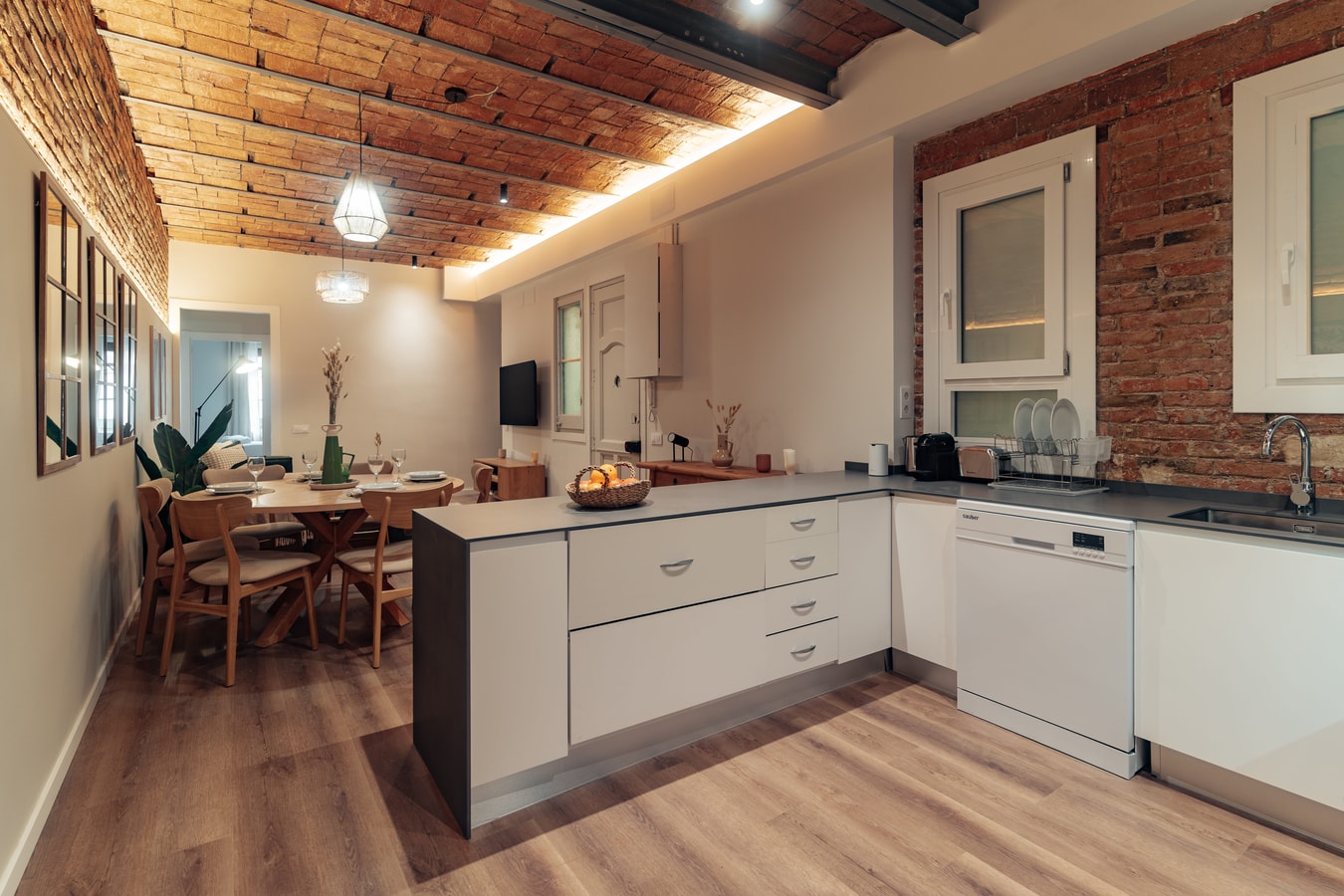 Badi Rooms – All-inclusive room rentals in artfully designed homes