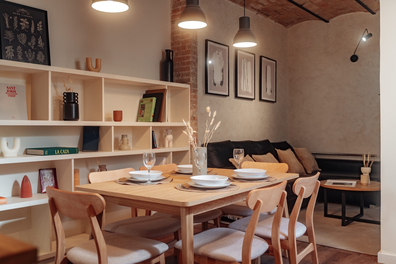 Badi Rooms – All-inclusive room rentals in artfully designed homes